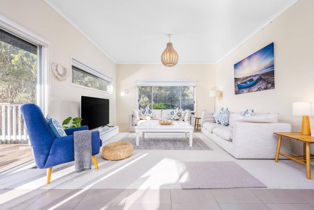 Highbury On The Bay - Deck with Treetop Views, Fingal (harga dikemas ...