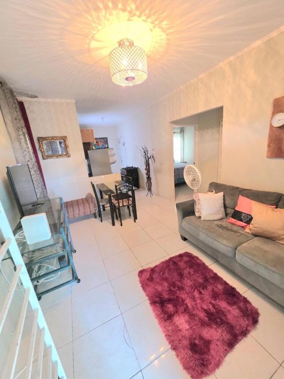 #1 Jacaranda Vacation Home, Spanish Town (updated prices 2026)