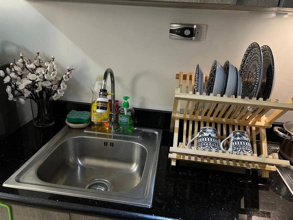 Japan Vibe Shaw MRT Train EDSA 1BR with Veranda Netflix Internet Pool ...