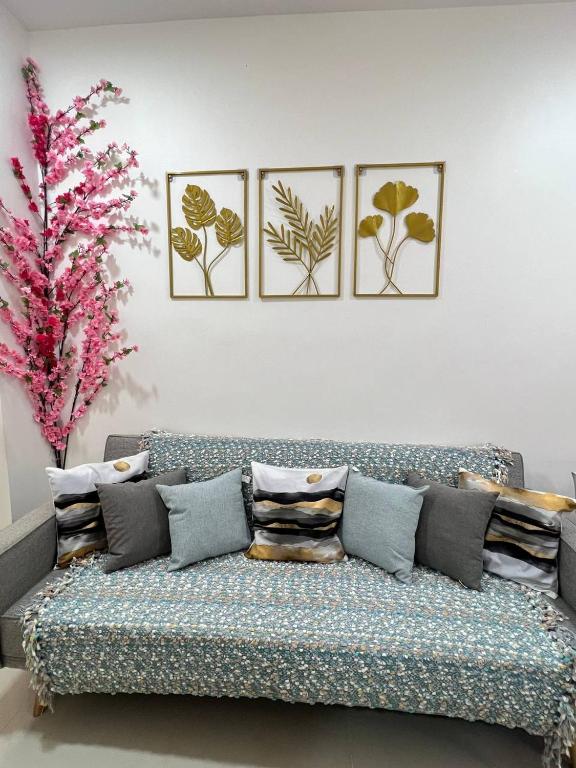 Japan Vibe Shaw MRT Train EDSA 1BR with Veranda Netflix Internet Pool ...