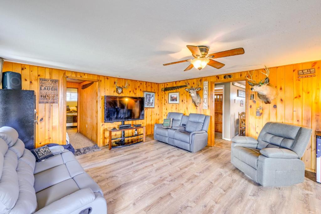 Hunt, Fish and Hike Home with Deck in Encampment, Encampment ...