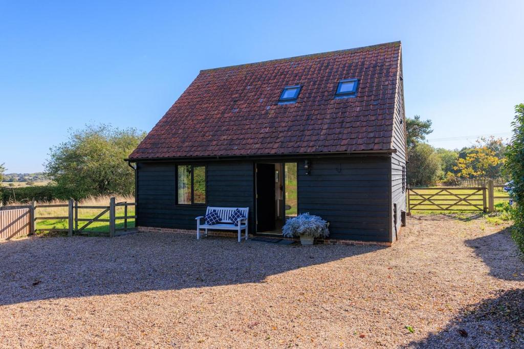 Lower Marsh Cottage, Brightlingsea (updated prices 2026)