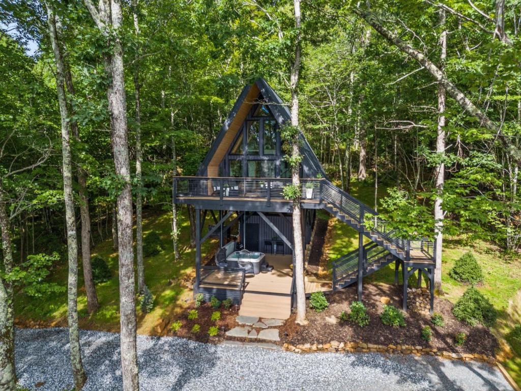 Alpine A-Frame at Calm Ridge Treehouses, Boone (posodobljene cene za ...