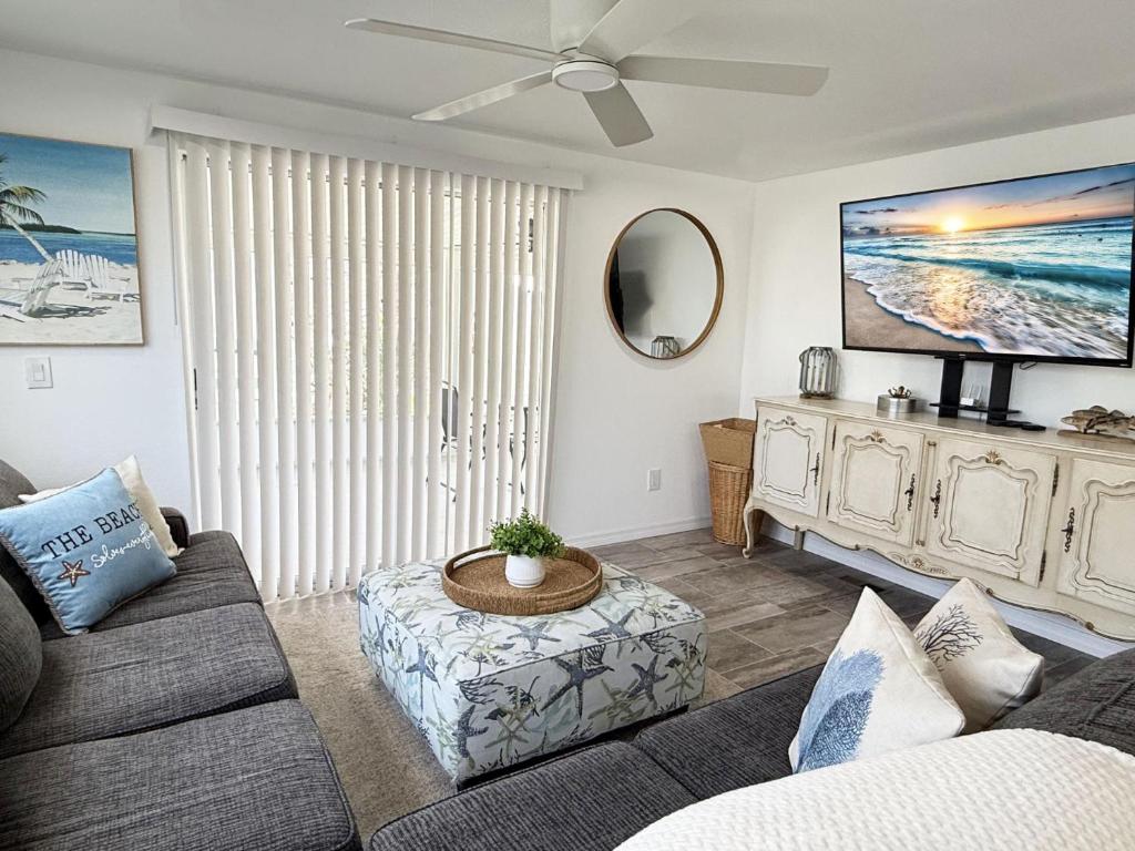 Modular Oasis - Tiki Bar - Fire Pit - Pet-Friendly, Shaefer (оновлені ціни 2025 року)