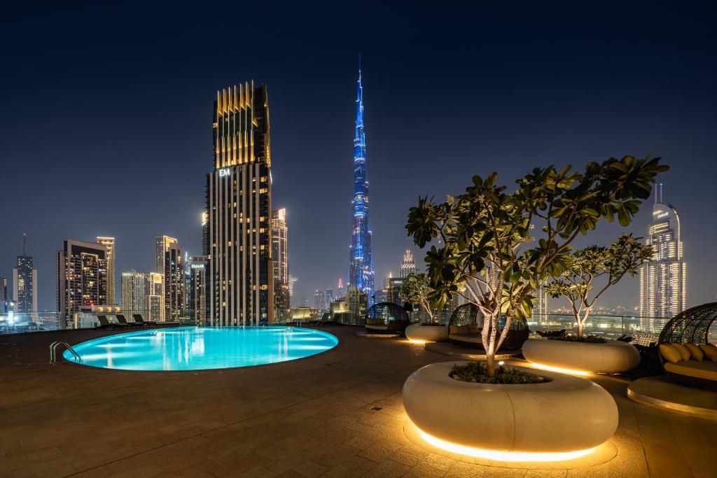 Downtown Luxury with Burj View Rooftop Pool, Movie Room, Squash, Kid's ...