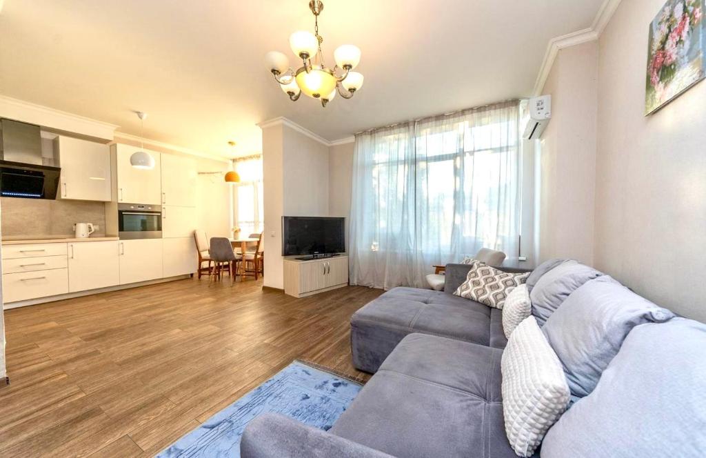 Comfort 3 room Apartment Livoberezhna 10 min to Center Tumaniana 3 ...