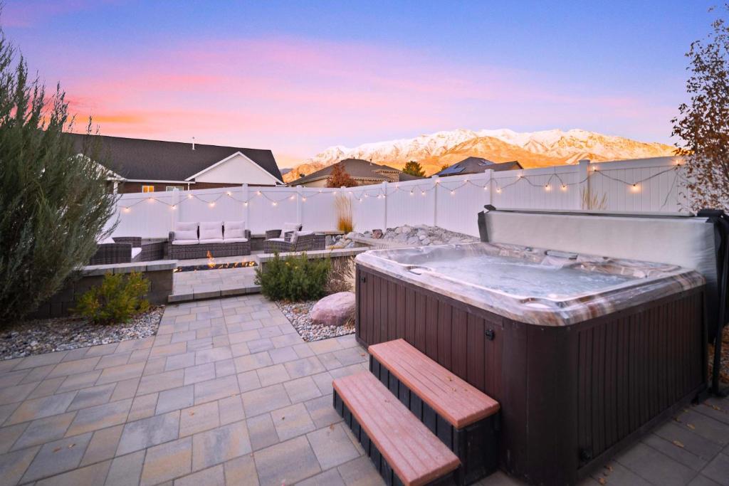 Fall Family Retreat with Custom Sauna Theatre Lux MTN Spa Pool and ...