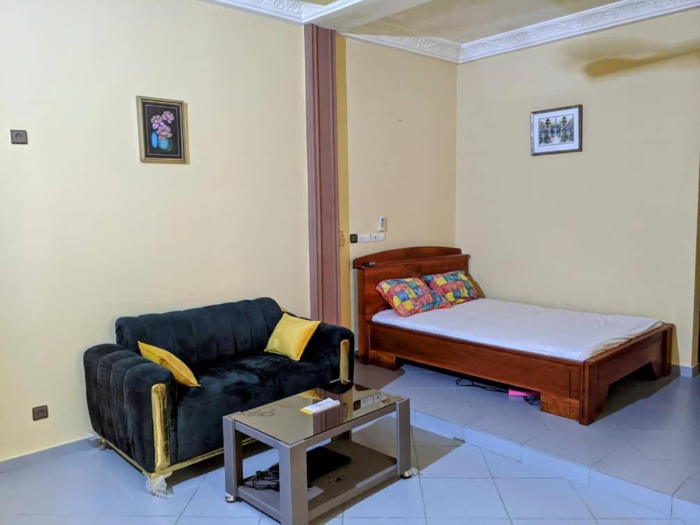 Studio meublé entrée personnelle avec accès véhicule, Cotonou (prisene oppdatert 2025)