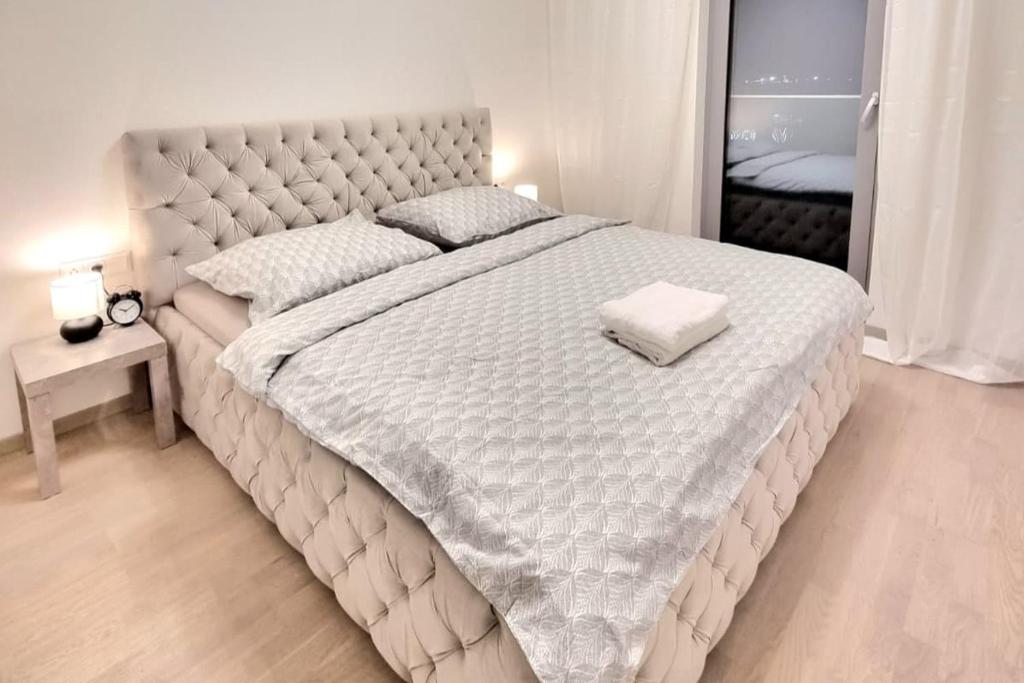 Metropolis Prime Apartment with Free Parking, Nivy (updated prices 2026)