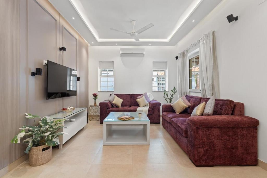 Luxury 4BR Villa with Pool Nr Uddo Beach, Siolim, North Goa, Jāmb ...