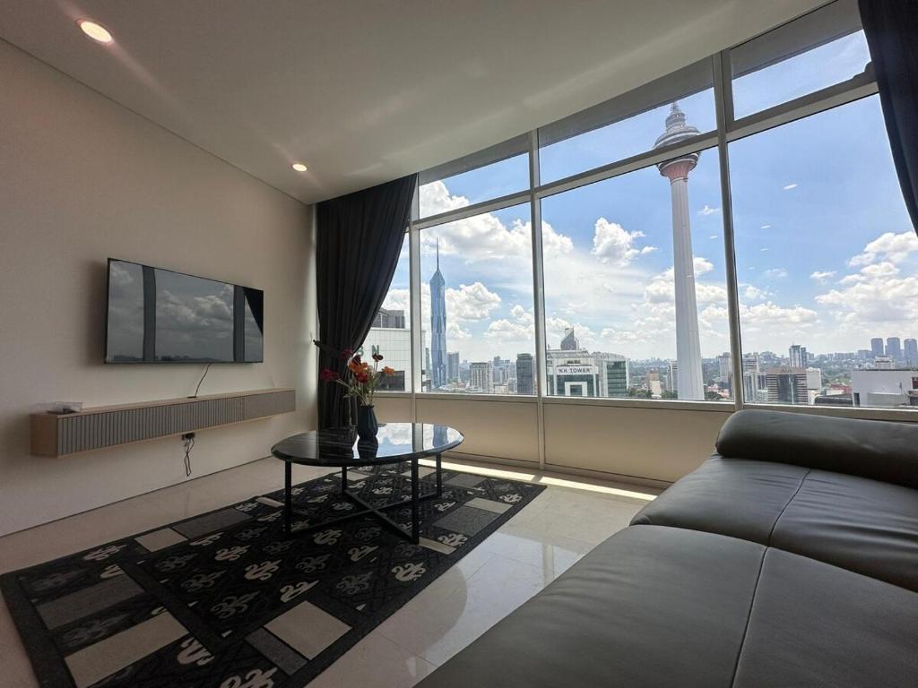 Newly Renovated 3 Bedroom Vortex Suites KLCC by Tharwa, Kuala Lumpur ...