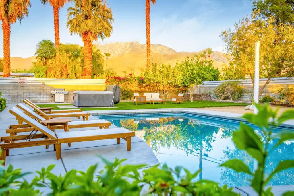 Golden Age Retreat with pool and hot tub, Palm Springs (updated prices ...