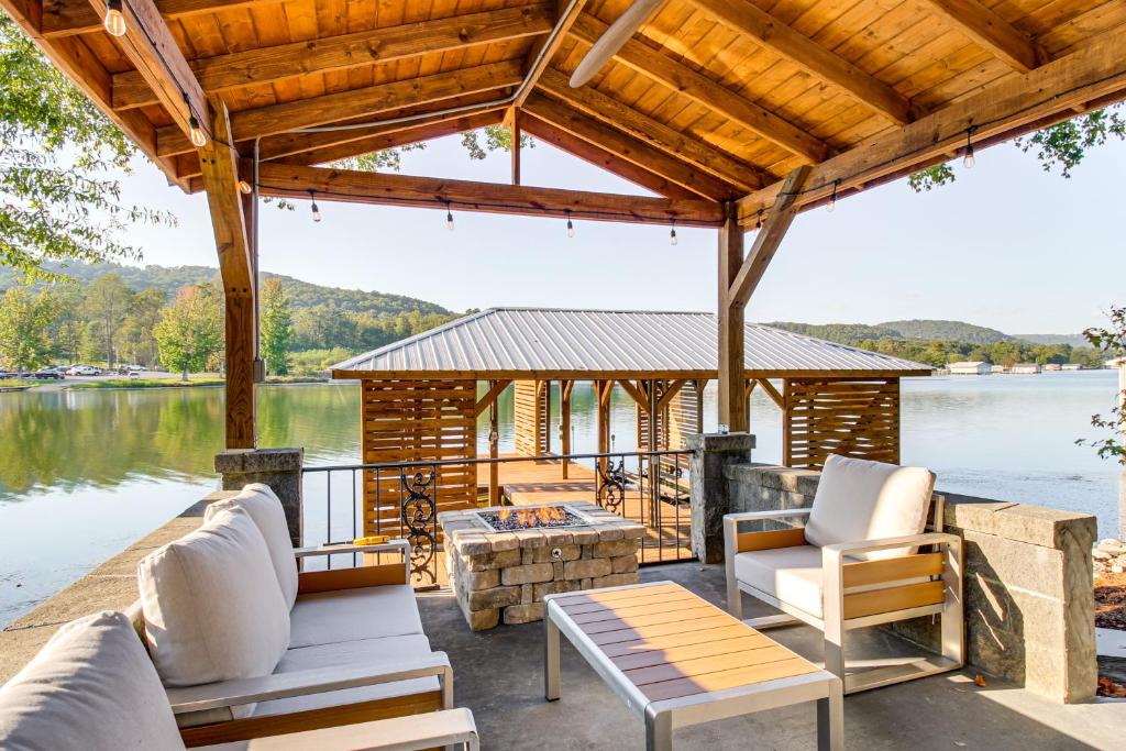 Less Than 1 Mi to Boat Launch Home with Dock in Scottsboro, Grant ...