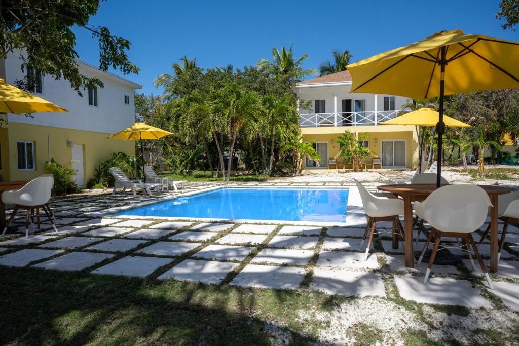 Laughing Bird Studio #7 - Brand New Stylish Apartment, Pool, Bea condo ...