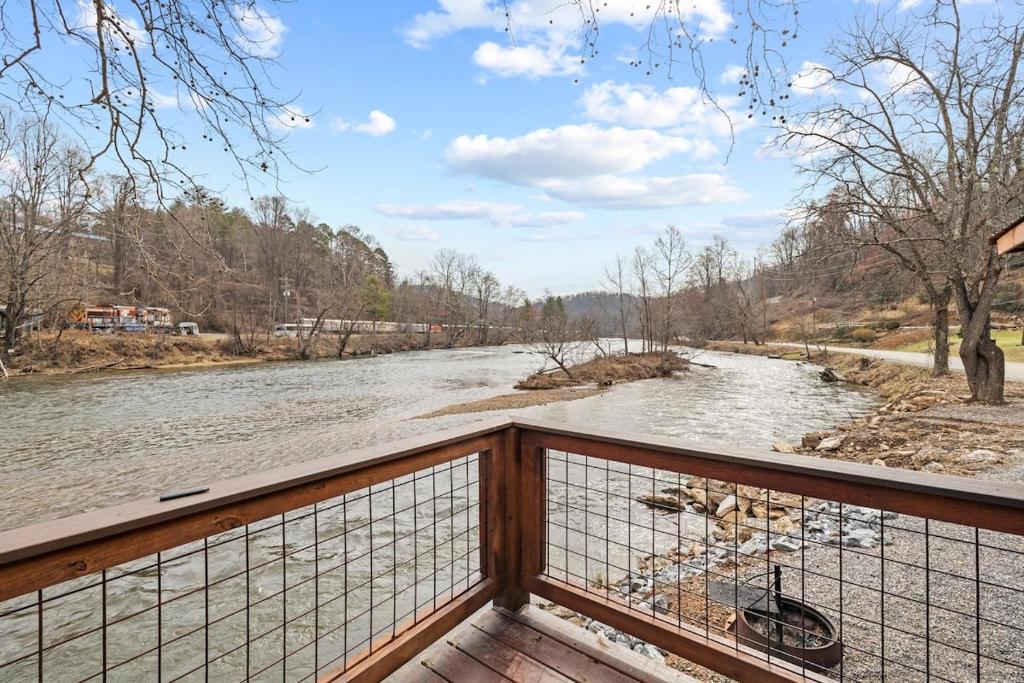 All Tuckered Out - Riverfront Cabin, Fish, Hike & 5 Min to Sylva ...