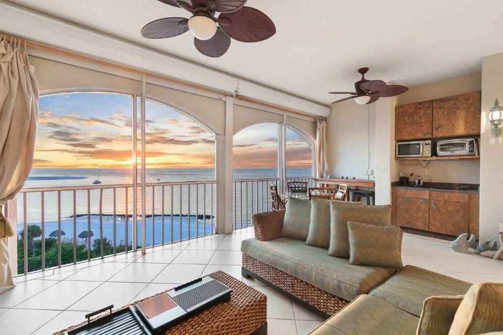 Royal Heritage Point on Marco Bay, Coconut Island (precios actualizados ...