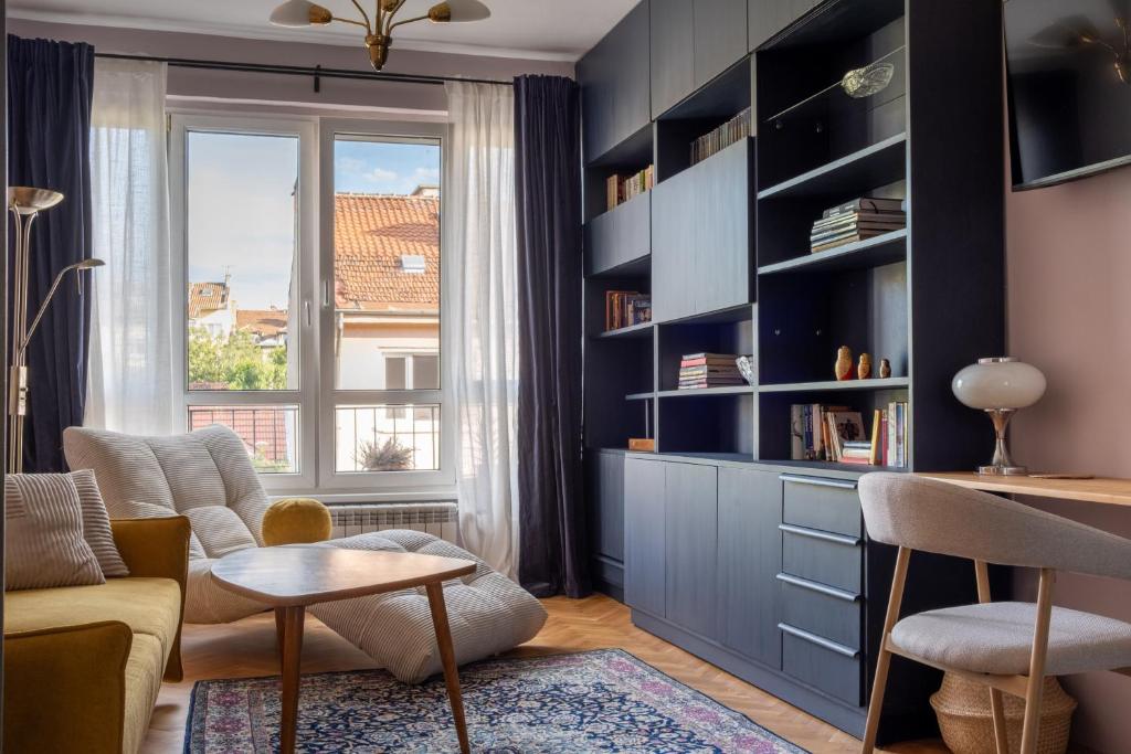 Retro-Chic 1BR Apartment next to Vasil Levski Blvd by Flat Mаnager ...