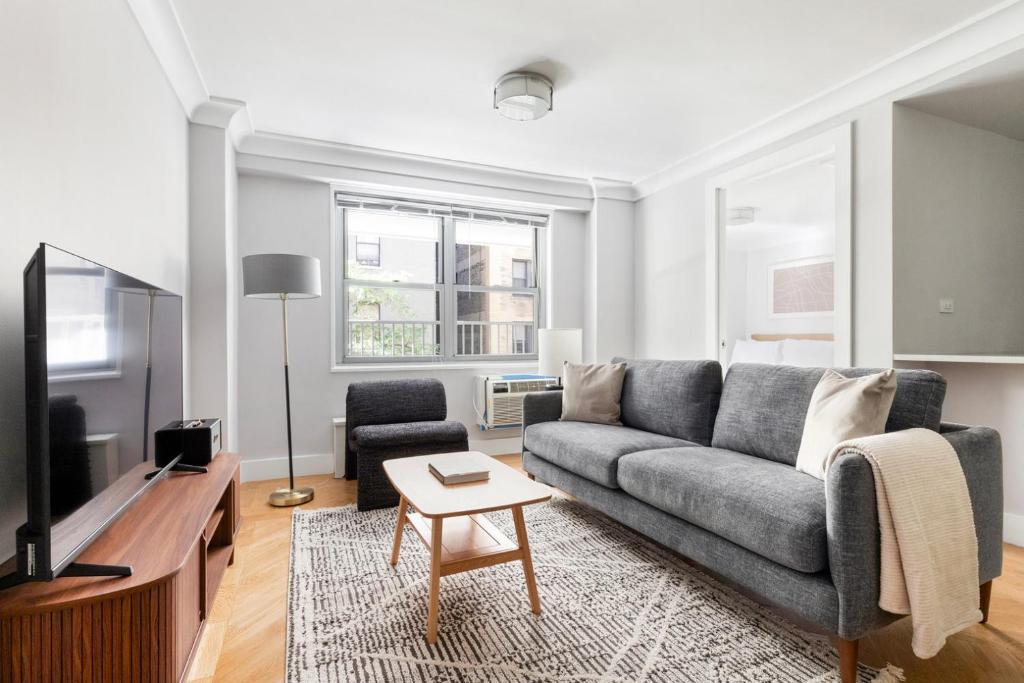 Blueground Manhattan Valley balcony nr Central Park NYC-2100, New York ...