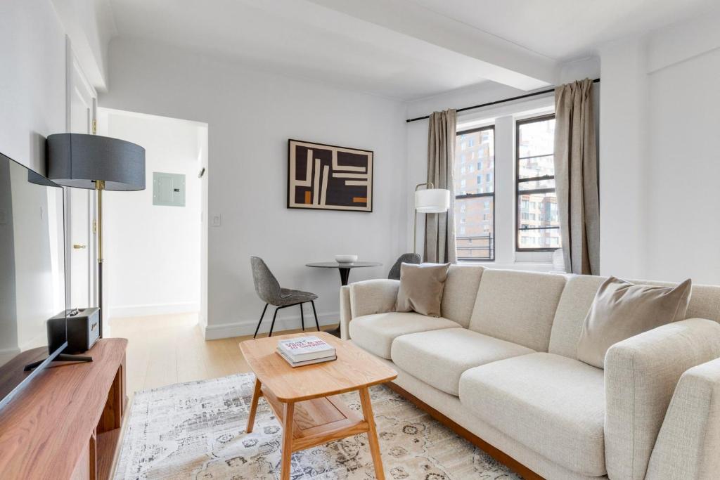 Blueground Lincoln Square view nr Central Park NYC-2066, New York ...