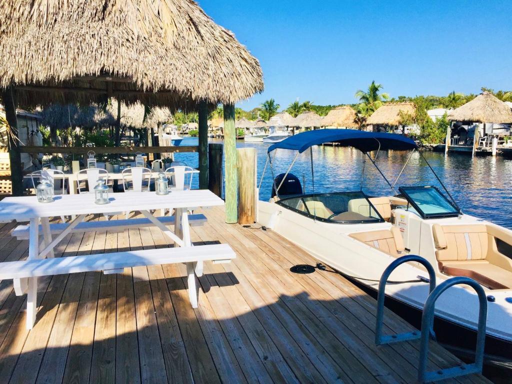 Waterfront Tiny Home w/ Pool, Beach, Dock, Kayaks, Key Largo (preços ...