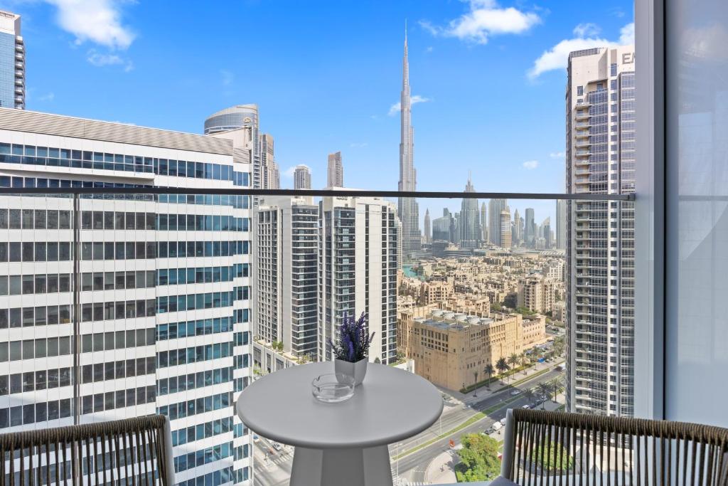 Burj Khalifa View Luxury Studio by Loft Skyline near Dubai Mall, Dubai ...