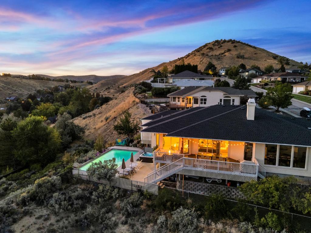 Epic Hillside Retreat Htd Pool HotTub Golf 4400sf, Boise (prezzi ...
