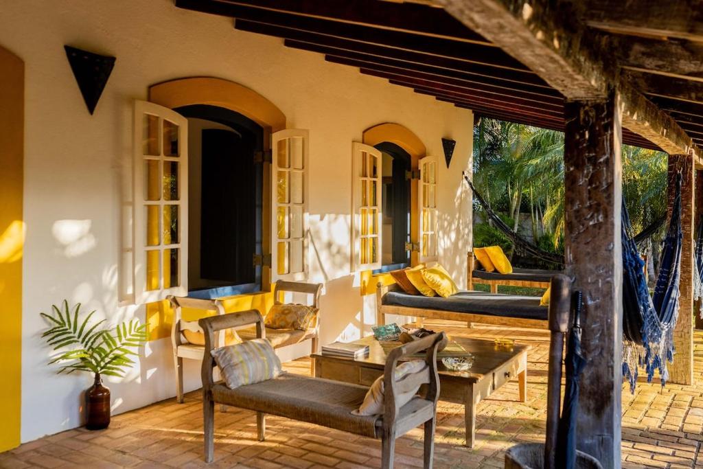 Beautiful Colonial House 100 meters from the Beach, Ilhabela (preços ...