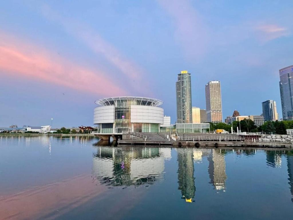 The Milwaukee lakefront experience!, South Milwaukee (precios ...