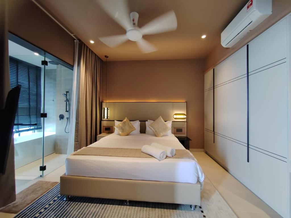 Antara Genting Luxurious Hillside Suite Near SkyAvenue Mall, Genting ...