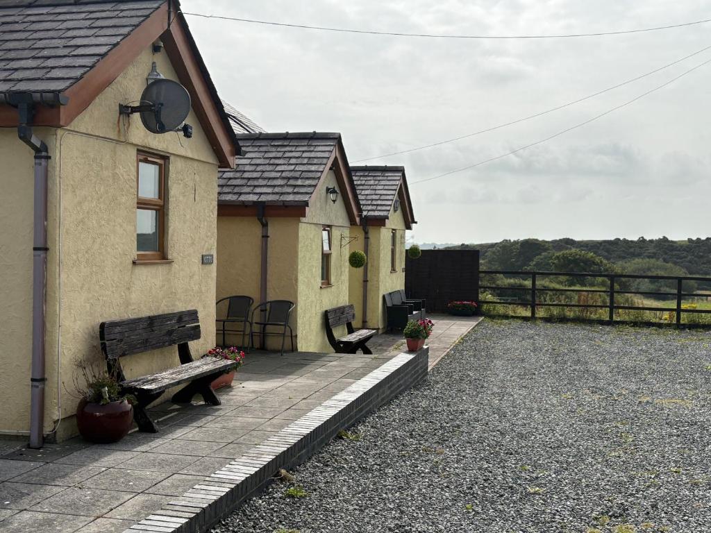 Anglesey quiet cottage milton, Gwalchmai (updated prices 2026)
