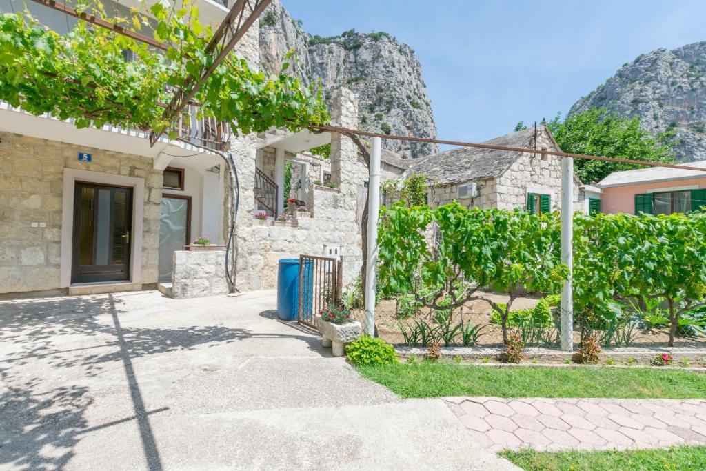 Apartments Petea Omis, Omiš (updated prices 2026)