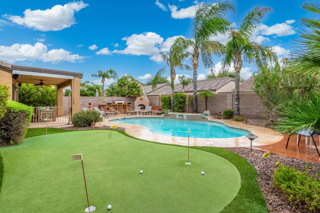 Relaxing Desert Ridge Home Pool & Putting Green, Mountaingate (updated ...