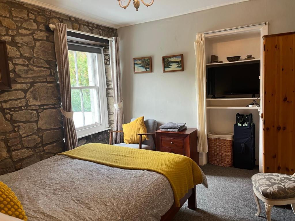 2 bed apartment & parking, Carlops,10 mins drive Edinburgh bypass ...