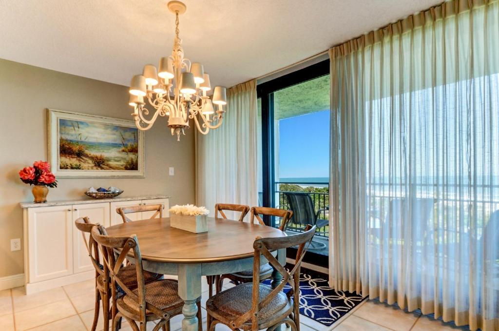 Updated 3 Bedroom Oceanfront Beachwalker Condo, Franklintown (preços ...