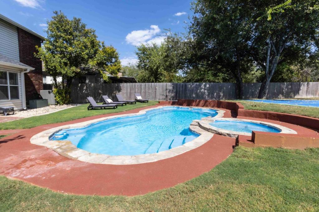 Pool | Pickleball | Fire Pit | Games | SATX Oasis, San Antonio (precios ...