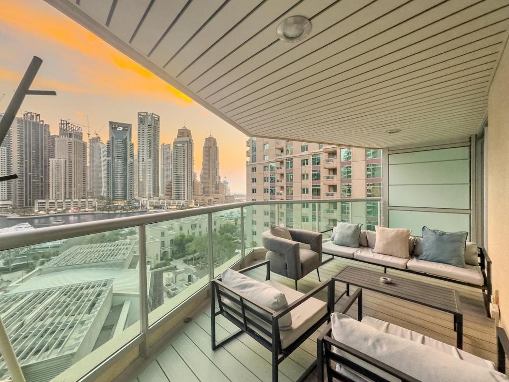 FIRST CLASS 2BR Marina Luxe Views, Dubajus (atnaujintos 2025 m. kainos)