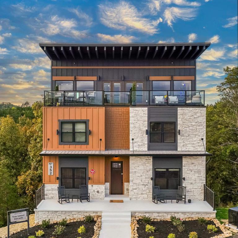 The Great Escape! Sleeps 26 - Sky Deck - Arcade - Golf - Waterpark, New ...