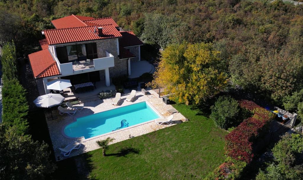 Villa ISA 4 bedrooms, 4 bathrooms, sauna, jacuzzi, panoramic view, Vrh ...