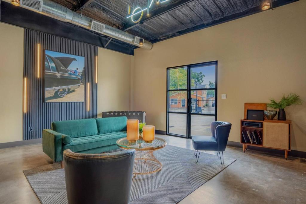 Maltby Motors 2 - Picture Perfect OG Loft near HOU, Houston (2025 ...