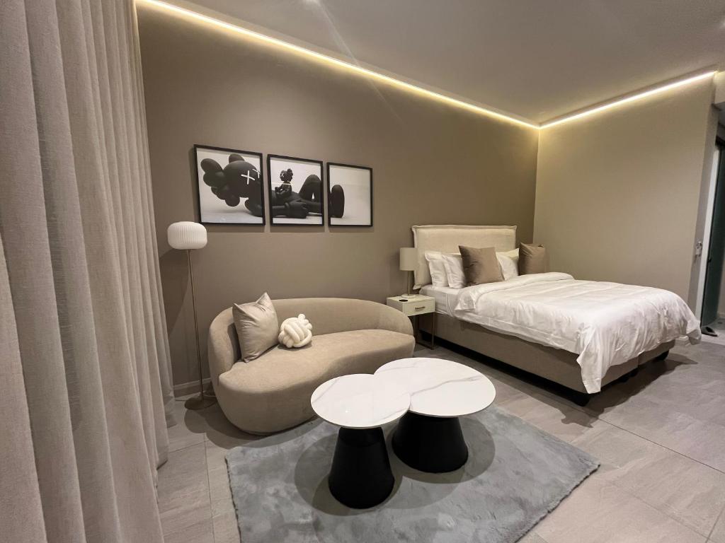 Chic Deluxe Studio, Menlyn Maine, Smart Access, Pretoria (preços ...