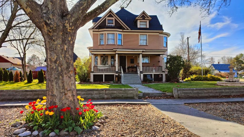1908 Victorian Home in Eastern Oregon, Ontario (precios actualizados 2026)