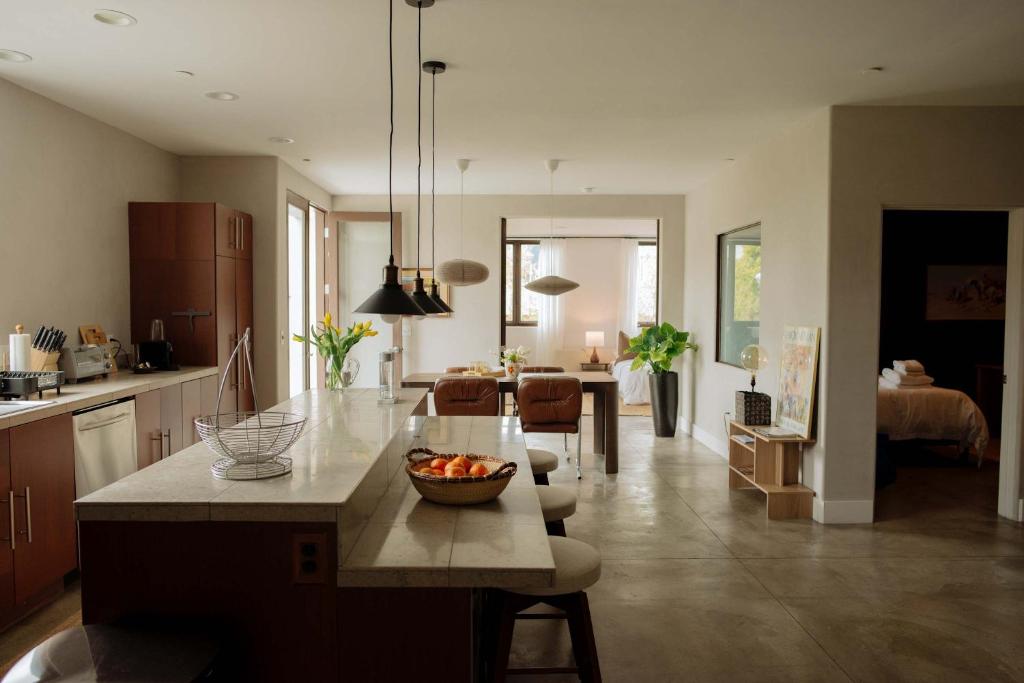 Dreamy Mid-Century Modern Pad, Los Angeles (updated prices 2026)
