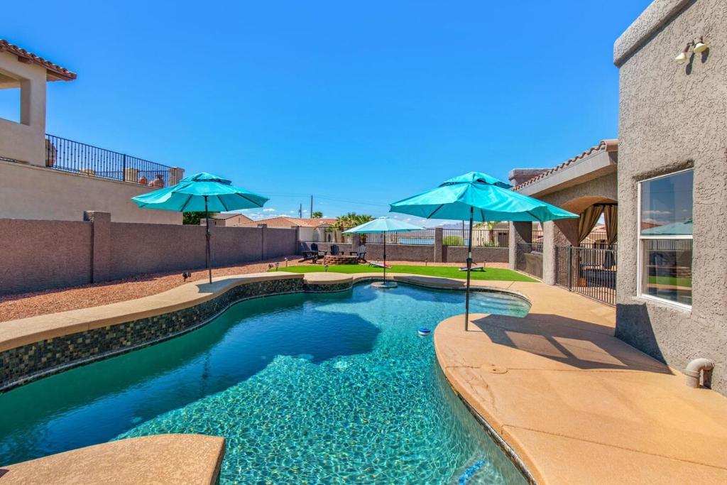 The Golden Hour Getaway Pool Lake Views Games, Abbeyville (tarifs ...