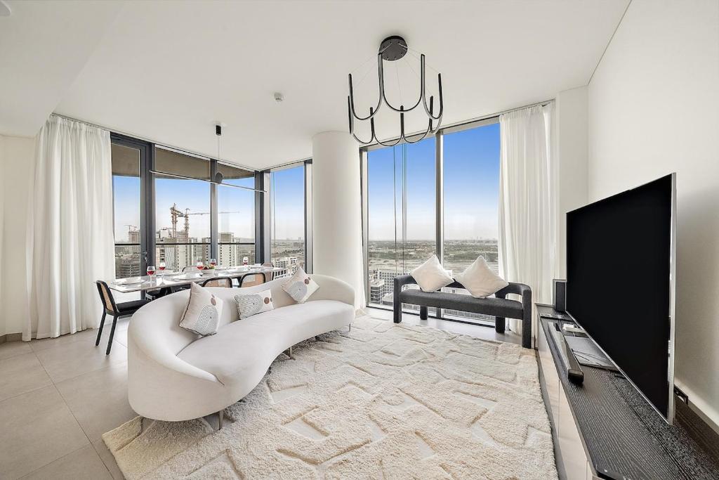 FIRST CLASS 2BR Luxury Living at Waves Grande, Dubai (preus ...