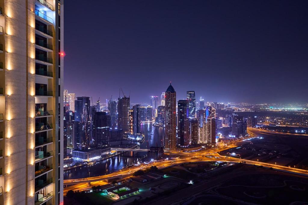 Luxury 2BR with Skyline Views Prime Business Bay Location, Dubai ...