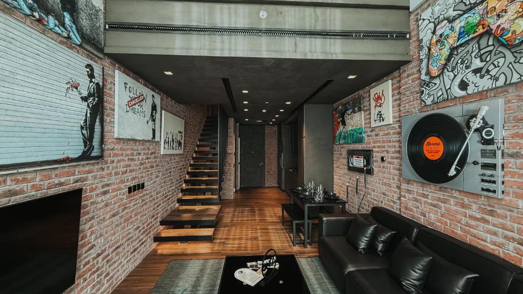 NYC-Inspired Penthouse in the heart of JVC, Dubai (harga dikemas kini 2025)