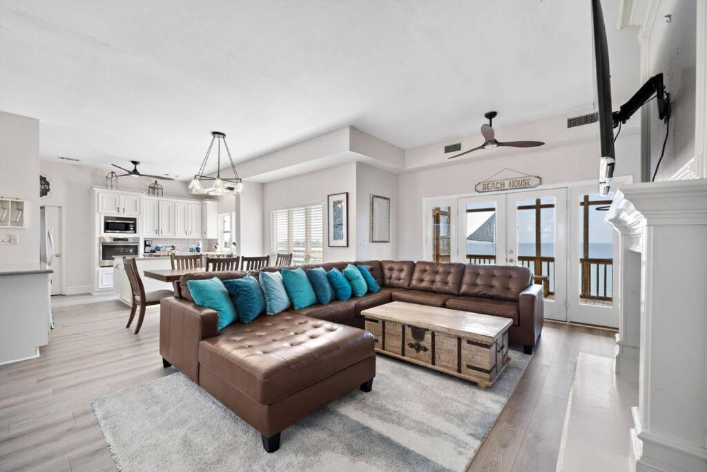 Jaw-dropping bayfront home with panoramic water views, boat slip, and ...