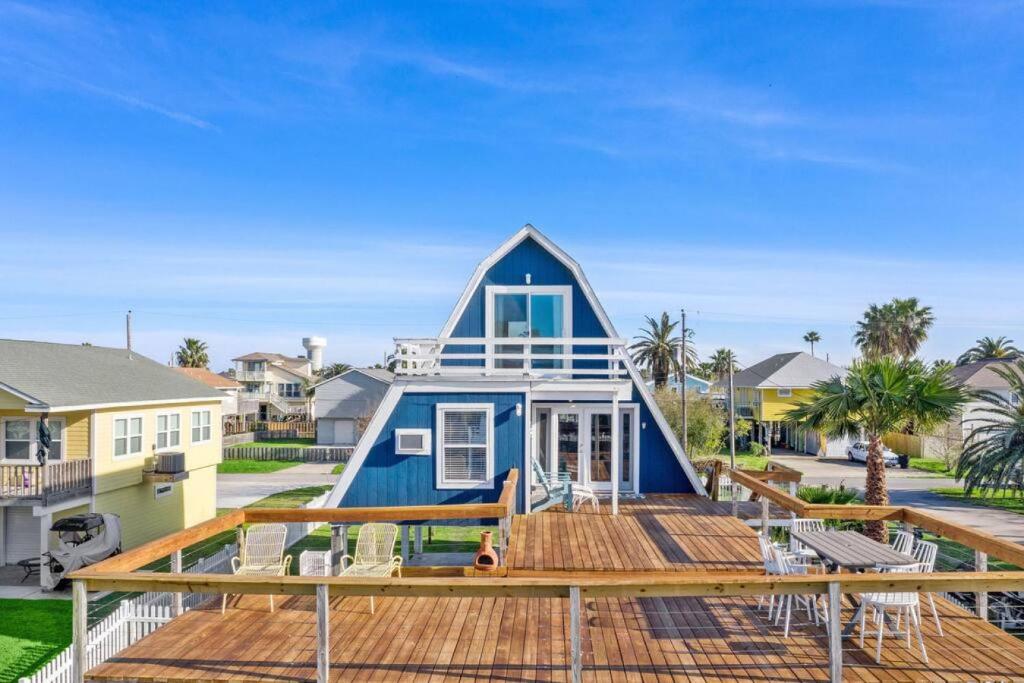 The Crab Shack Waterfront Canal with Cowboy Soaking Pool and Boat Dock ...