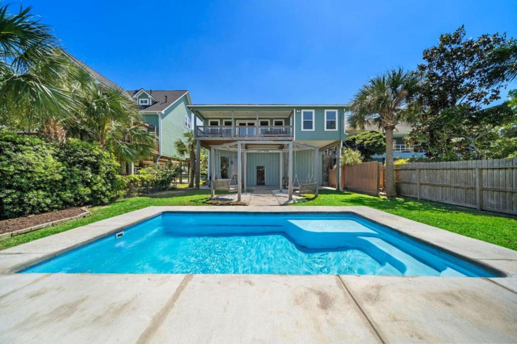 Bayfront Home with Private Pool, Pier, and Firepit, San Leon (precios ...