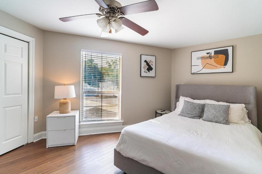 Landing Spectacular 1BD Pool Gym, West Baton Rouge (актуальные цены ...